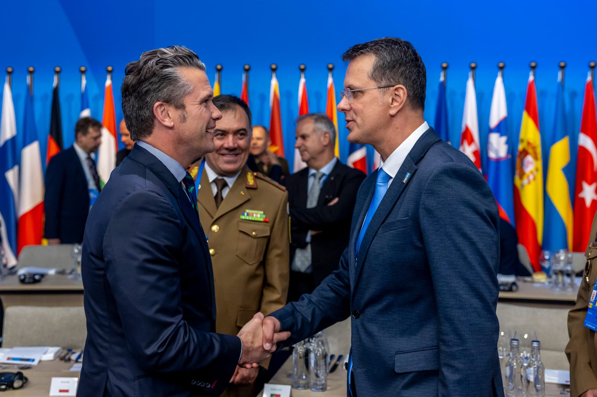 Ionuț Moșteanu, discuție cu secretarul apărării din SUA: „L-am invitat ...