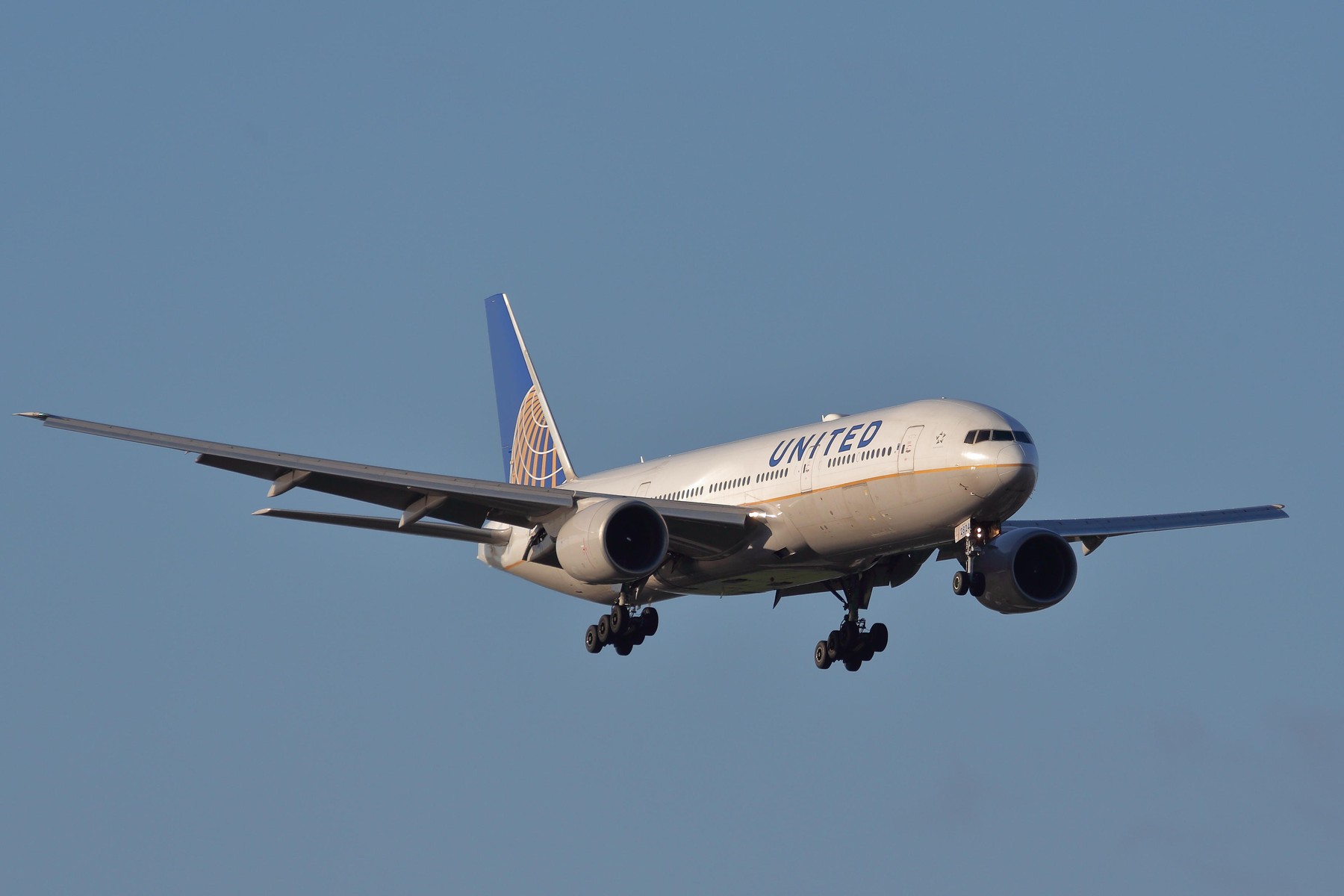 Un avion Boeing 777 a emis un mesaj de urgență deasupra Oceanului ...