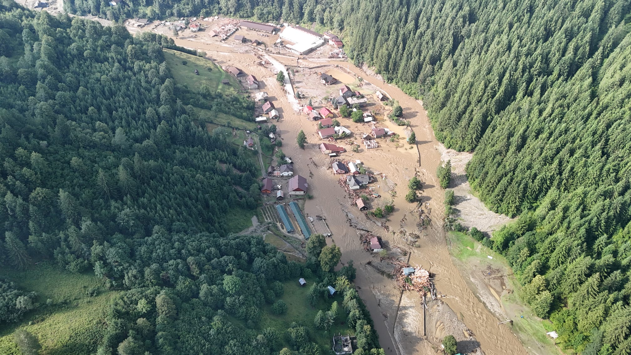 FOTO VIDEO Imagini din dronă cu dezastrul după inundațiile puternice ...