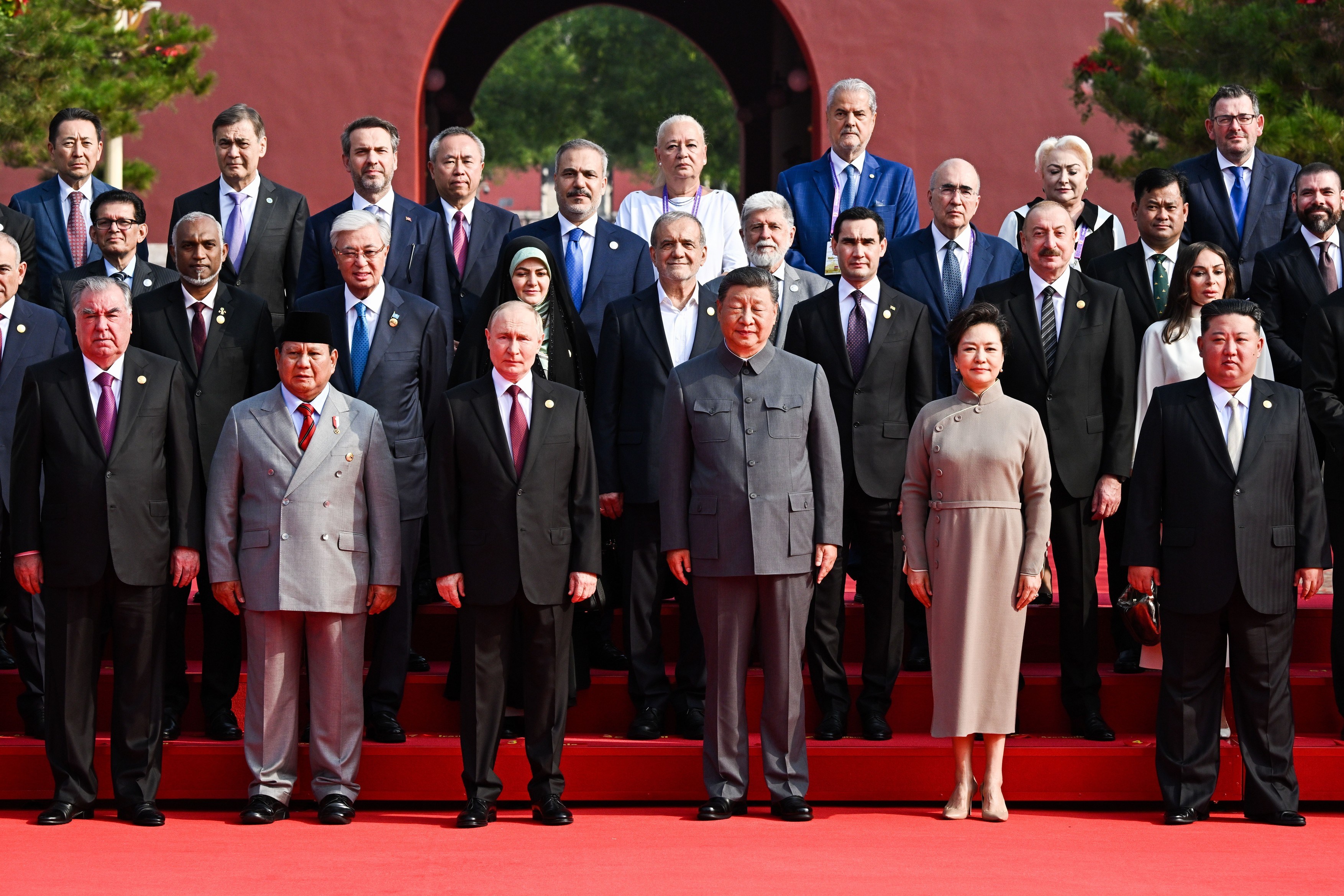 FOTO Adrian Năstase și Viorica Dăncilă, fotografie la Beijing împreună ...