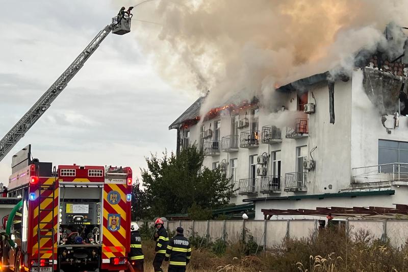 Hotelul din Prahova care a luat foc luni, închis și amendat recent de ...