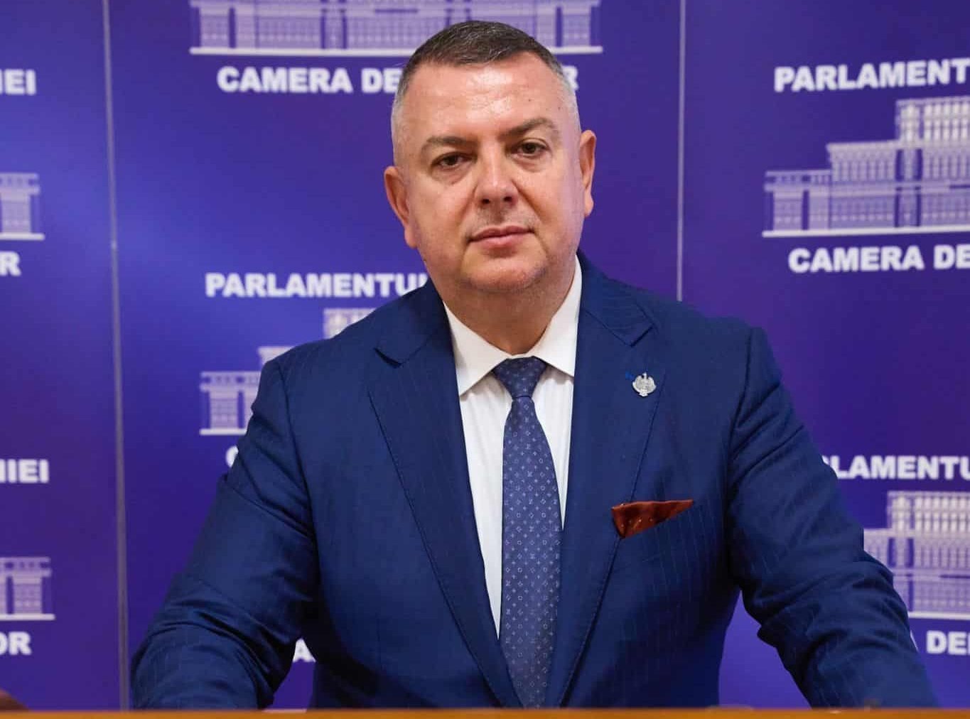 Cum a ajuns un politician român să ia 5.000 de euro pe lună de la o ...