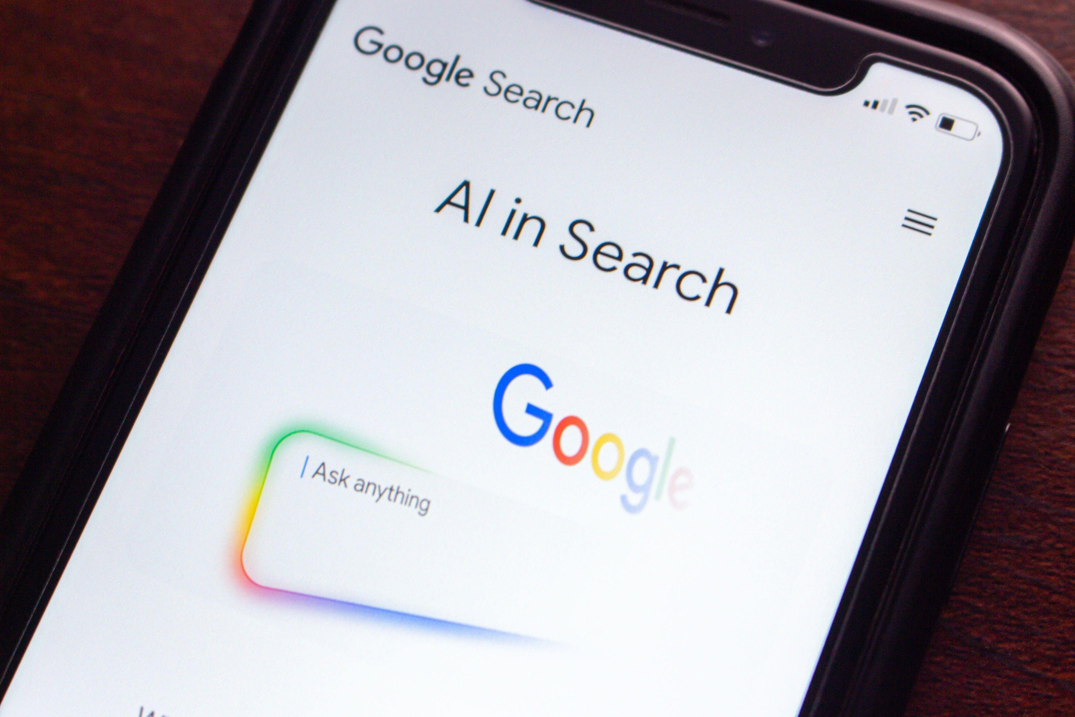 Google anunță că modul de căutare cu AI este disponibil de acum și în ...