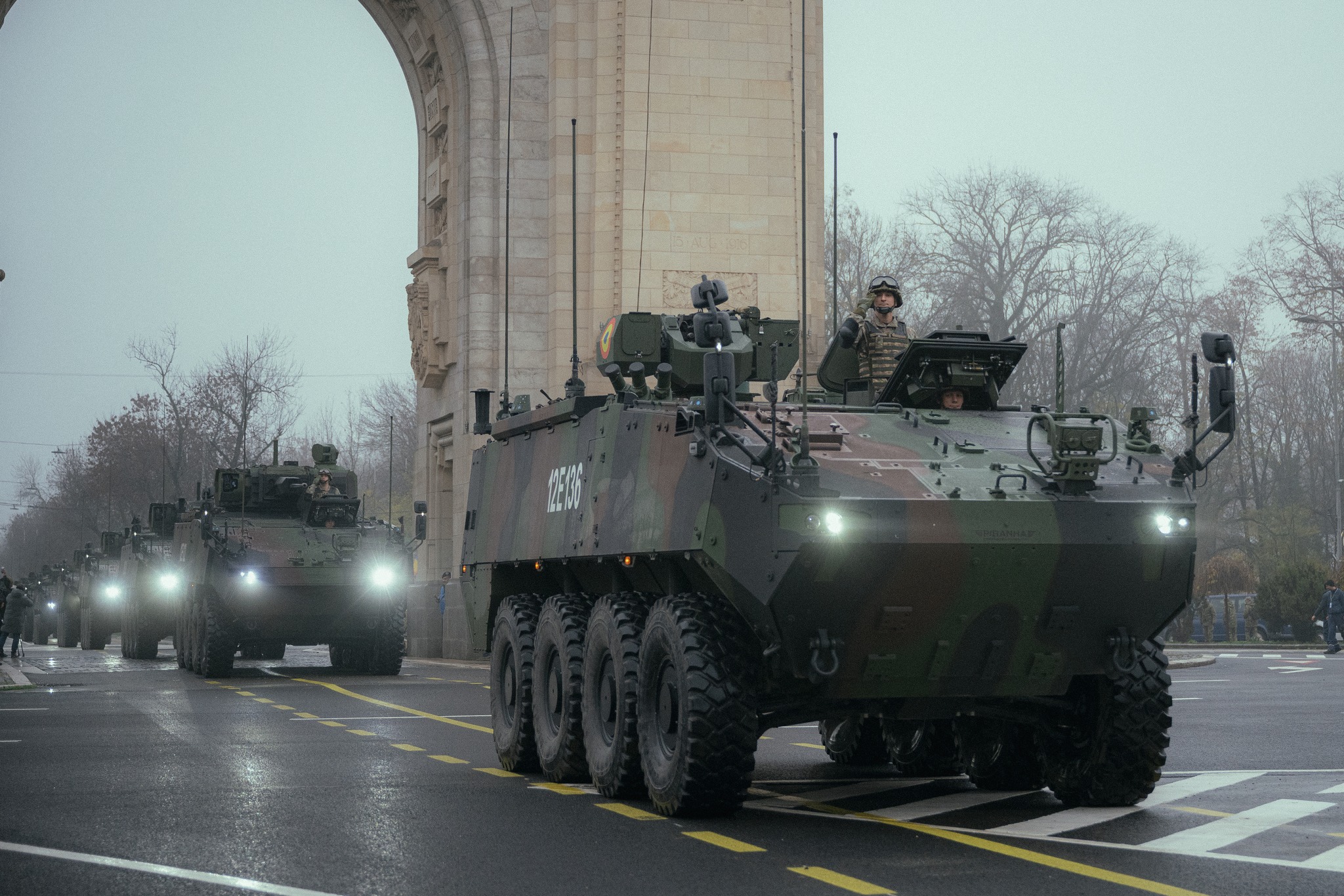 FOTO VIDEO Parada militară de 1 Decembrie, la Arcul de Triumf, în ...