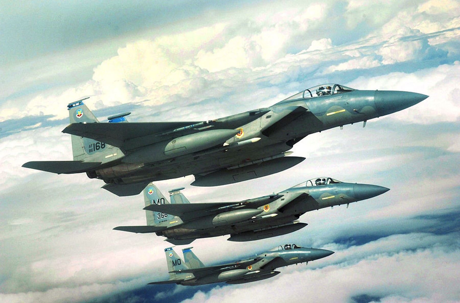 Trei avioane de vânătoare F-15 americane, doborâte din greșeală de ...