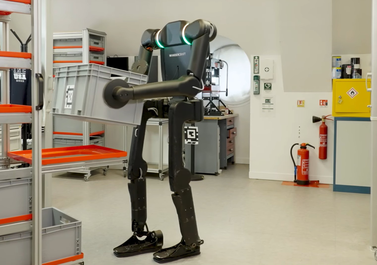 VIDEO O „armată” de 350 roboți umanoizi intră în fabricile Renault ...