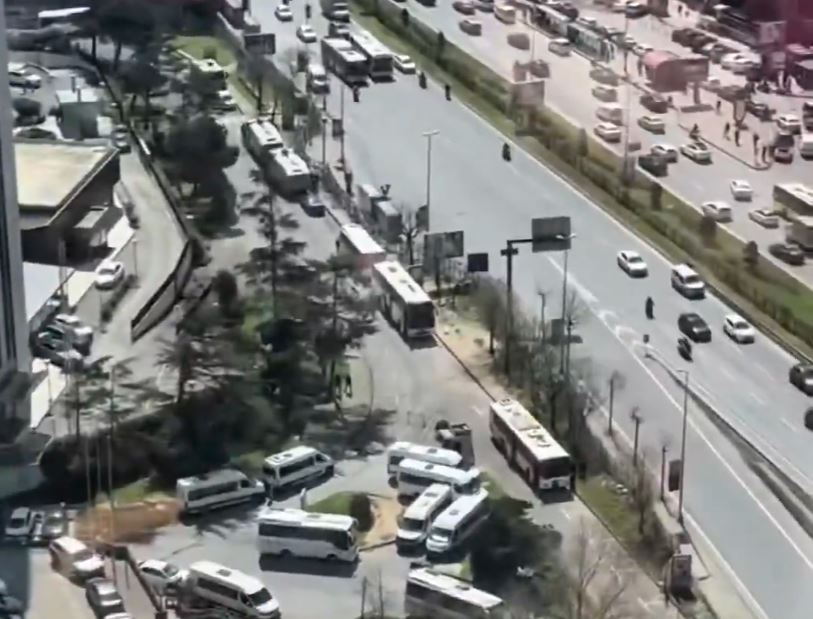 Cel puțin un atacator mort și doi răniți după un schimb de focuri cu ...
