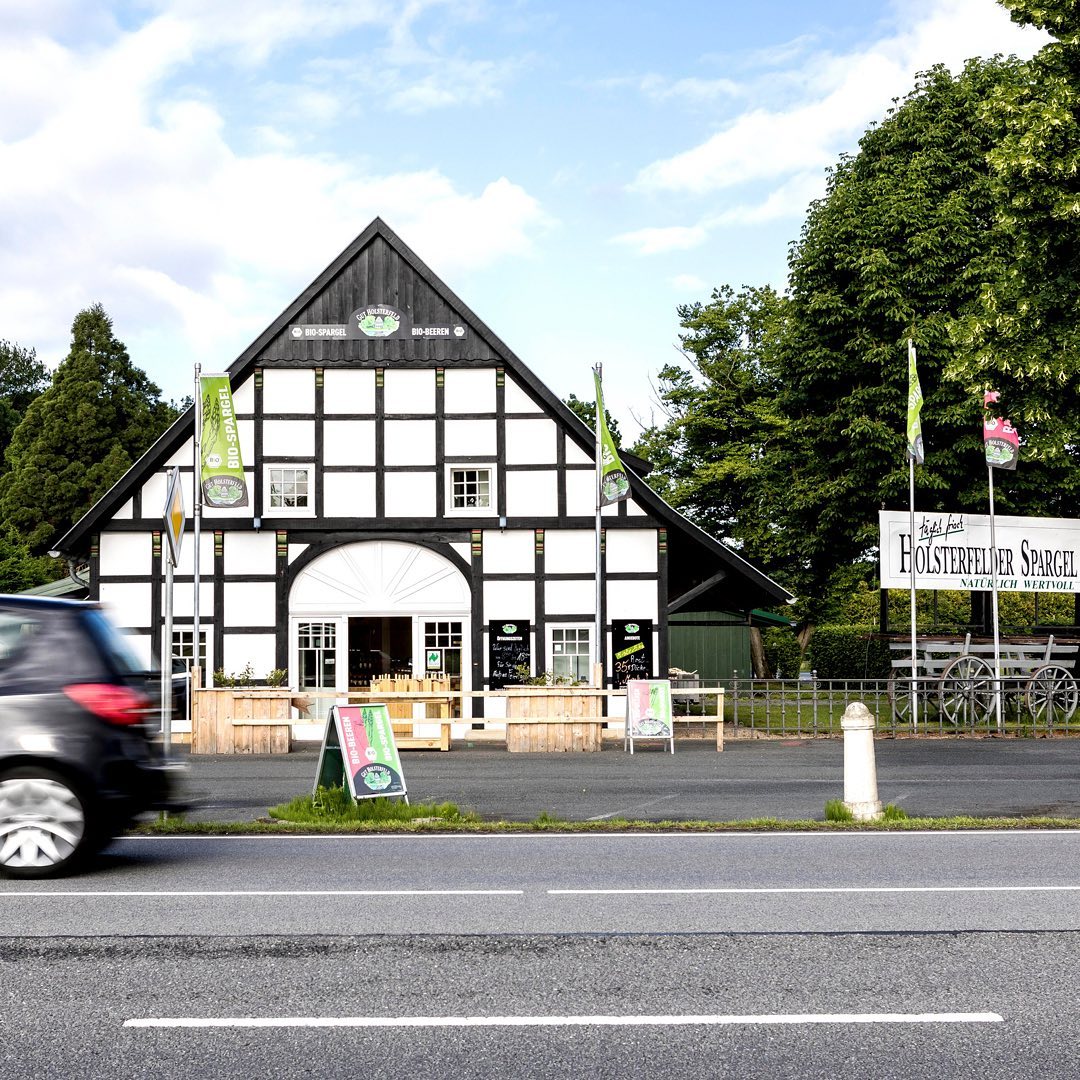 Cozi de mașini la un drive-in „de sezon” din Germania. „A devenit viral ...