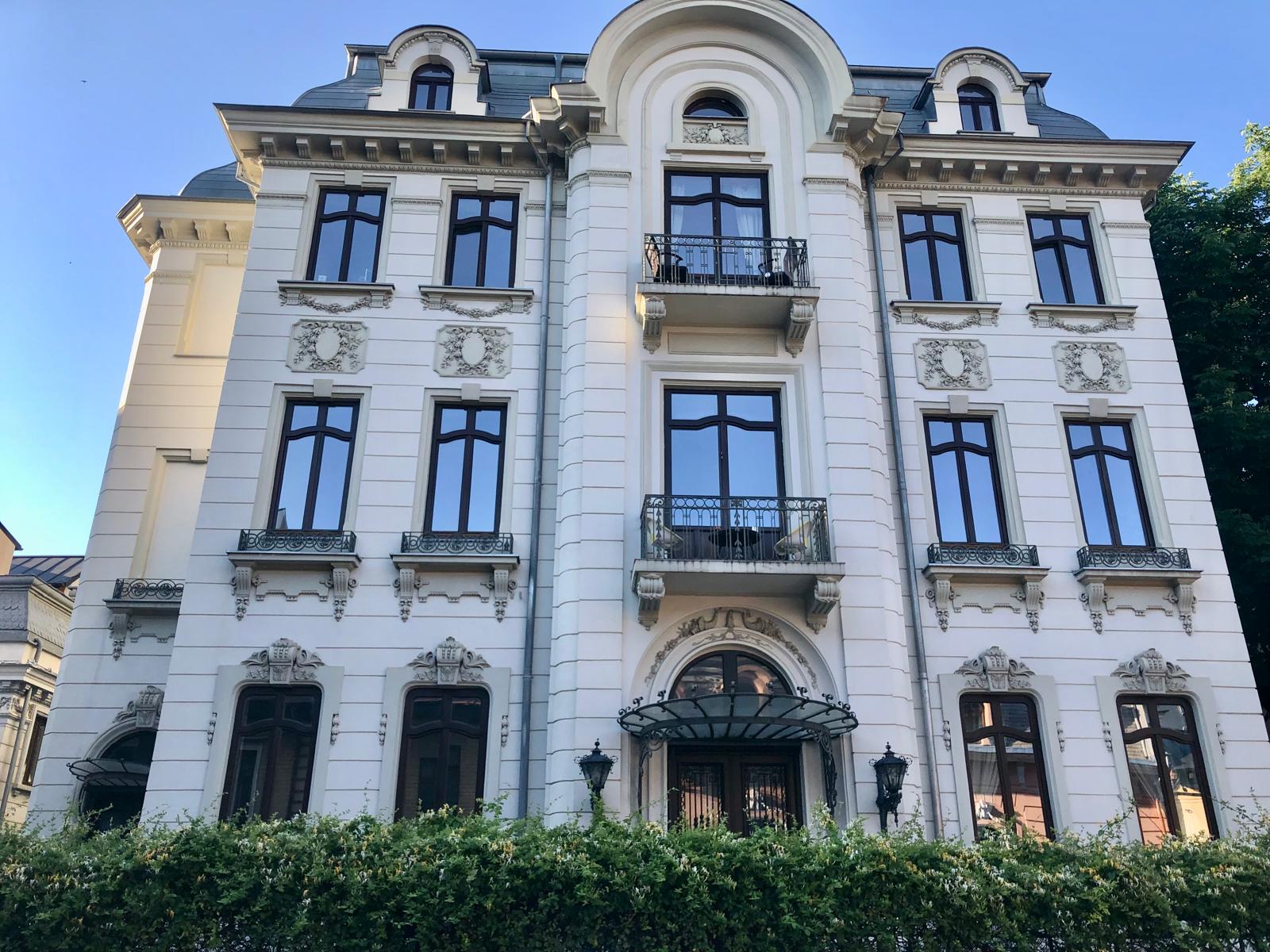 Casa negustorului Stoenescu și-a redobândit strălucirea. E cel mai ...